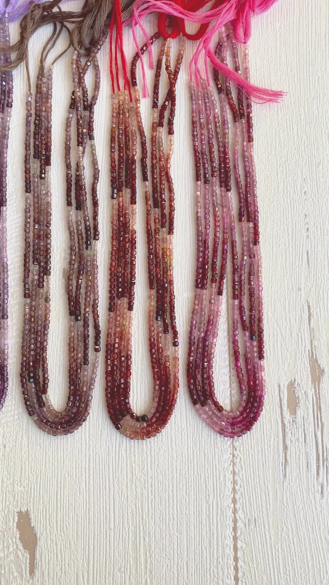 Spinel (cube square cut) Red Size: Approx. 2-2.5mm Hole diameter: Appr ...